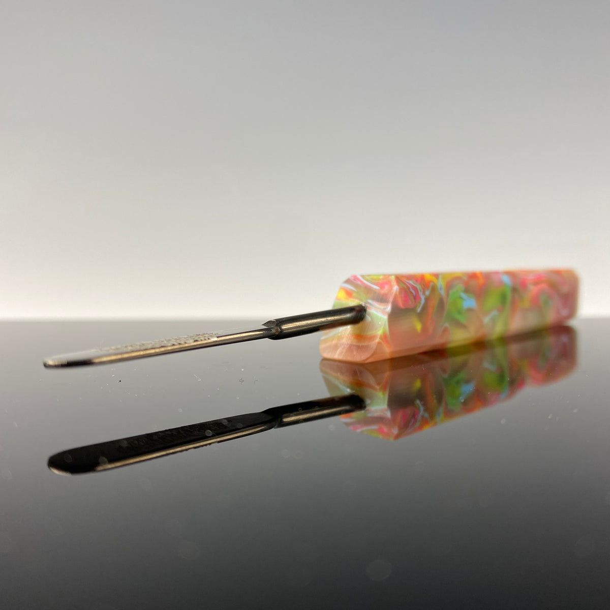 (UV Reactive) Swirl Resin Dabber by KushKush Tools – Art Dogs Glass Shop